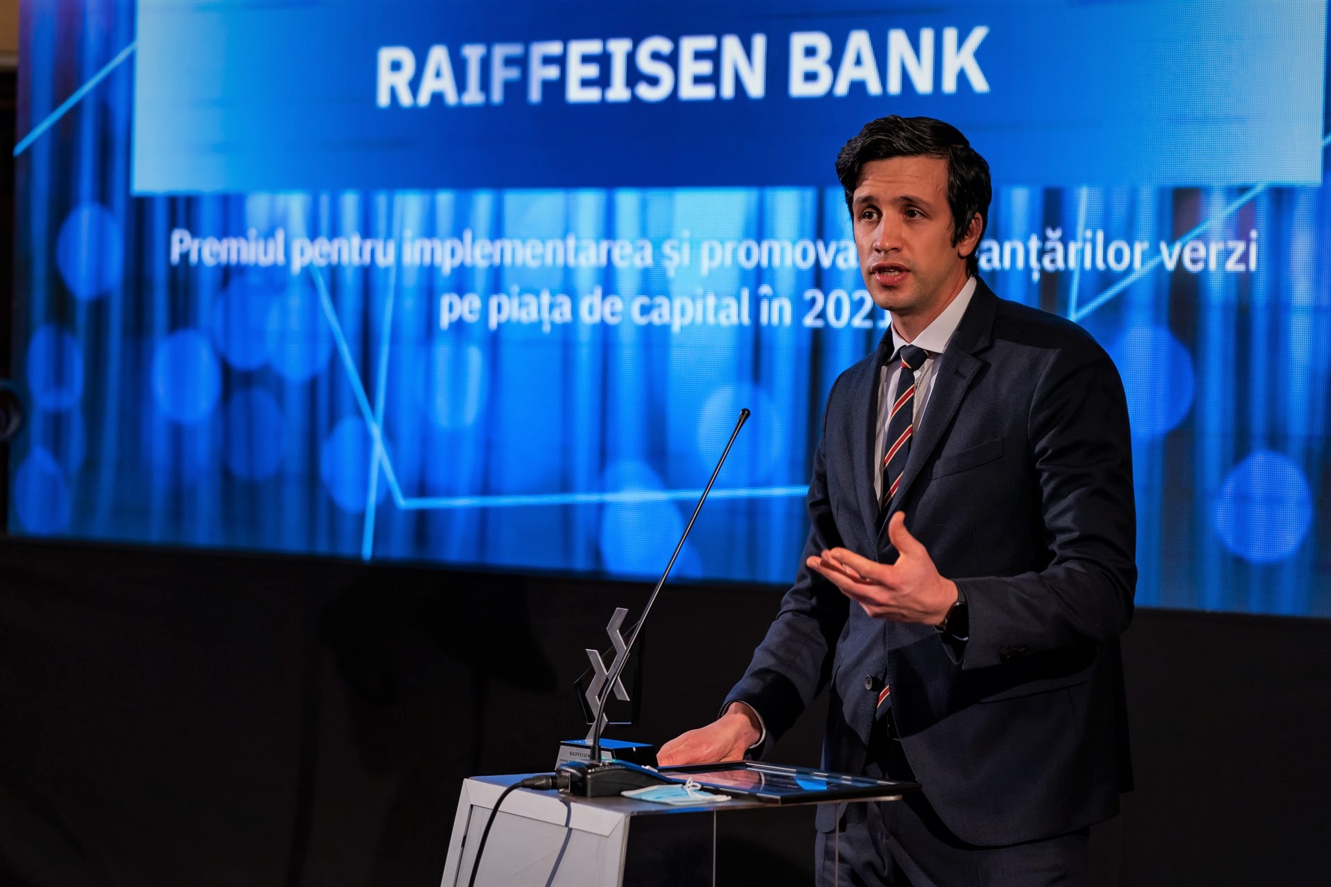Raiffeisen Bank a dat peste 2.000 de credite verzi în 2021. Romulus ...