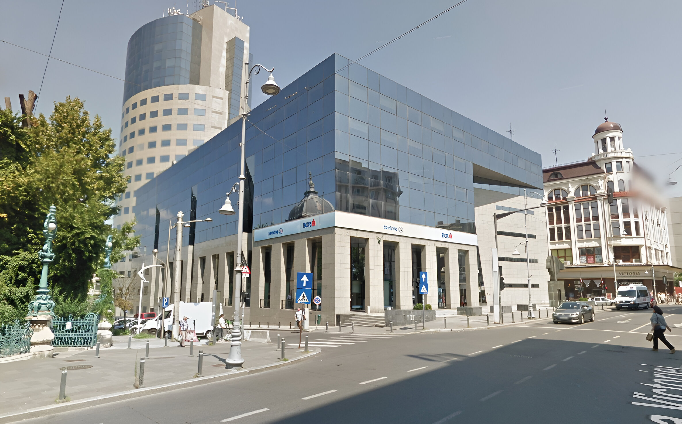 FOTO: Turnul Bancorex de pe Calea Victoriei se transformă în totalitate ...